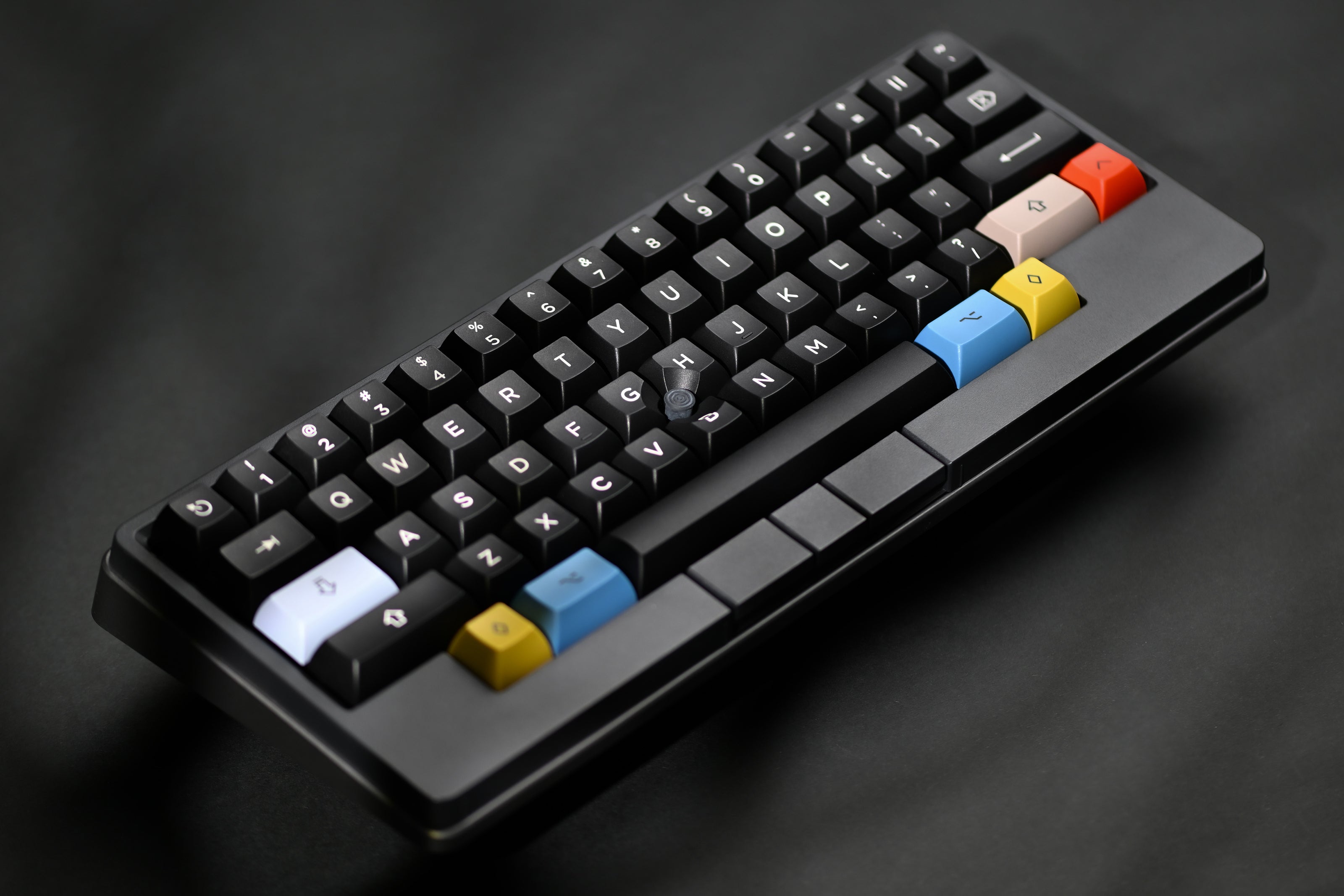 KAT White on Black Thickened Double Shot PBT Keycaps|Keyreative