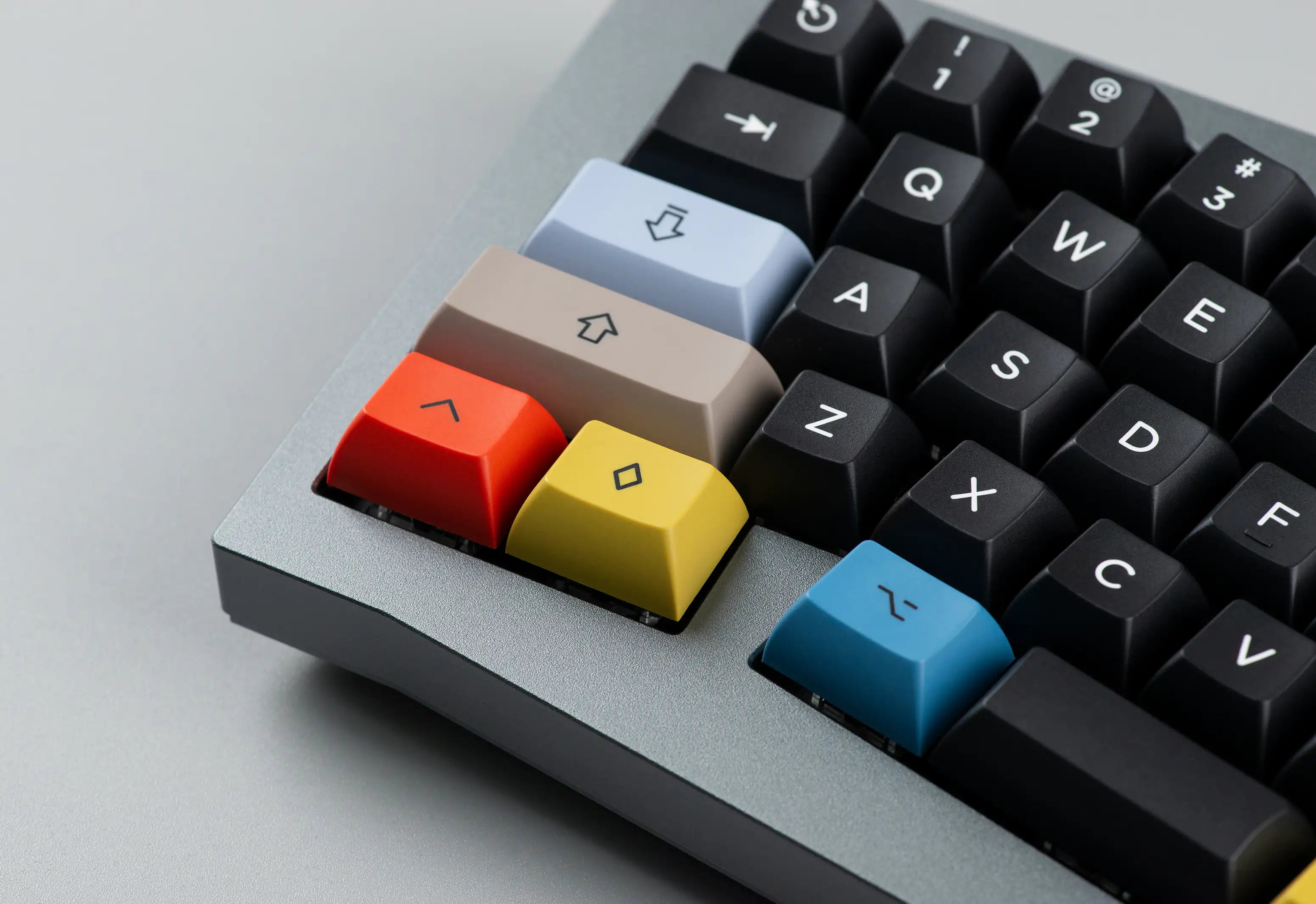 KAT White on Black Thickened Double Shot PBT Keycaps|Keyreative